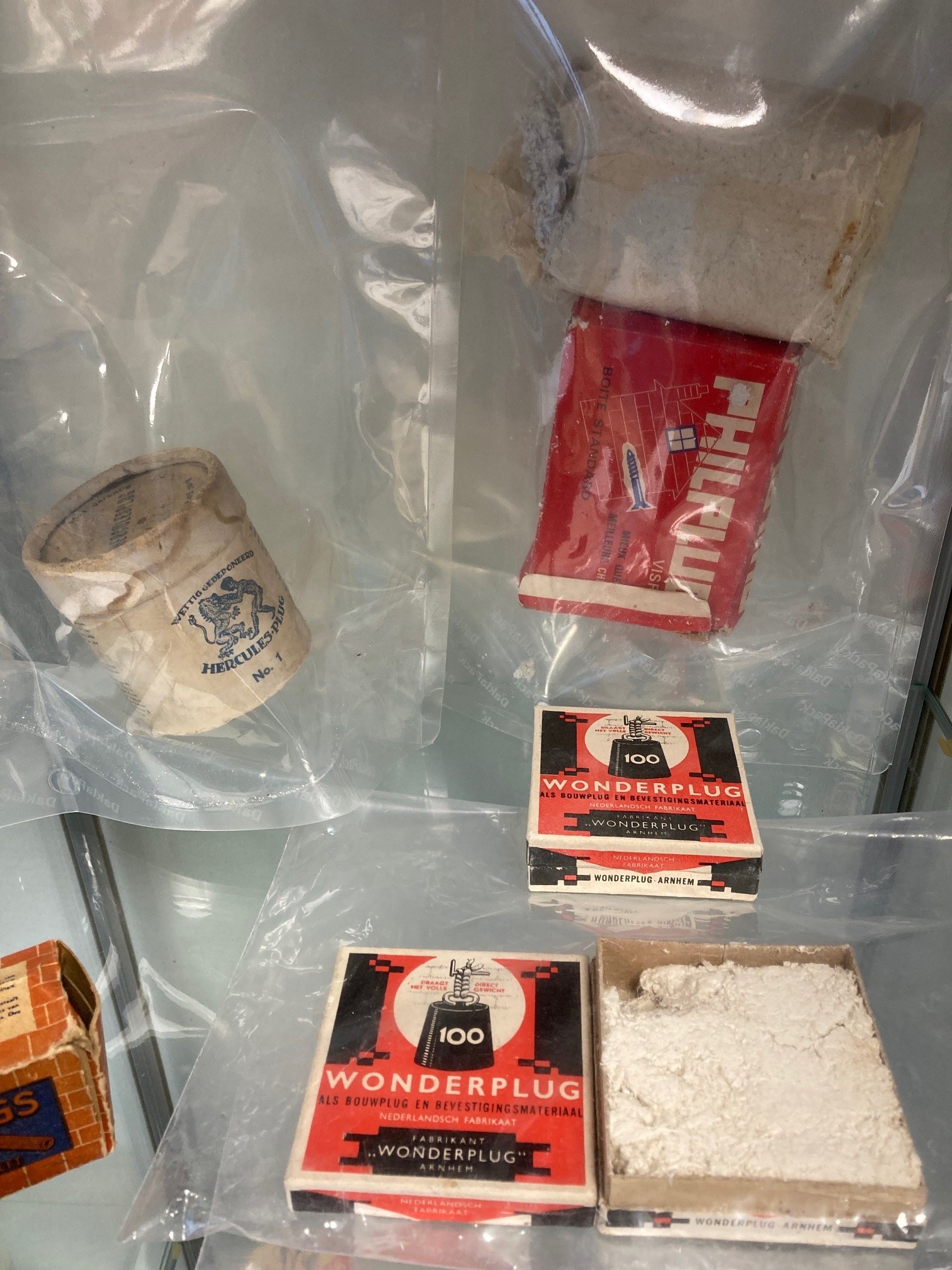 Plug – Asbestos Database